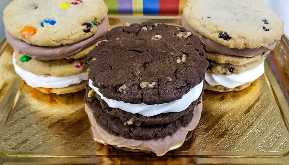 Eileen's Colossal Cookies Recipe - Banana-breads.com